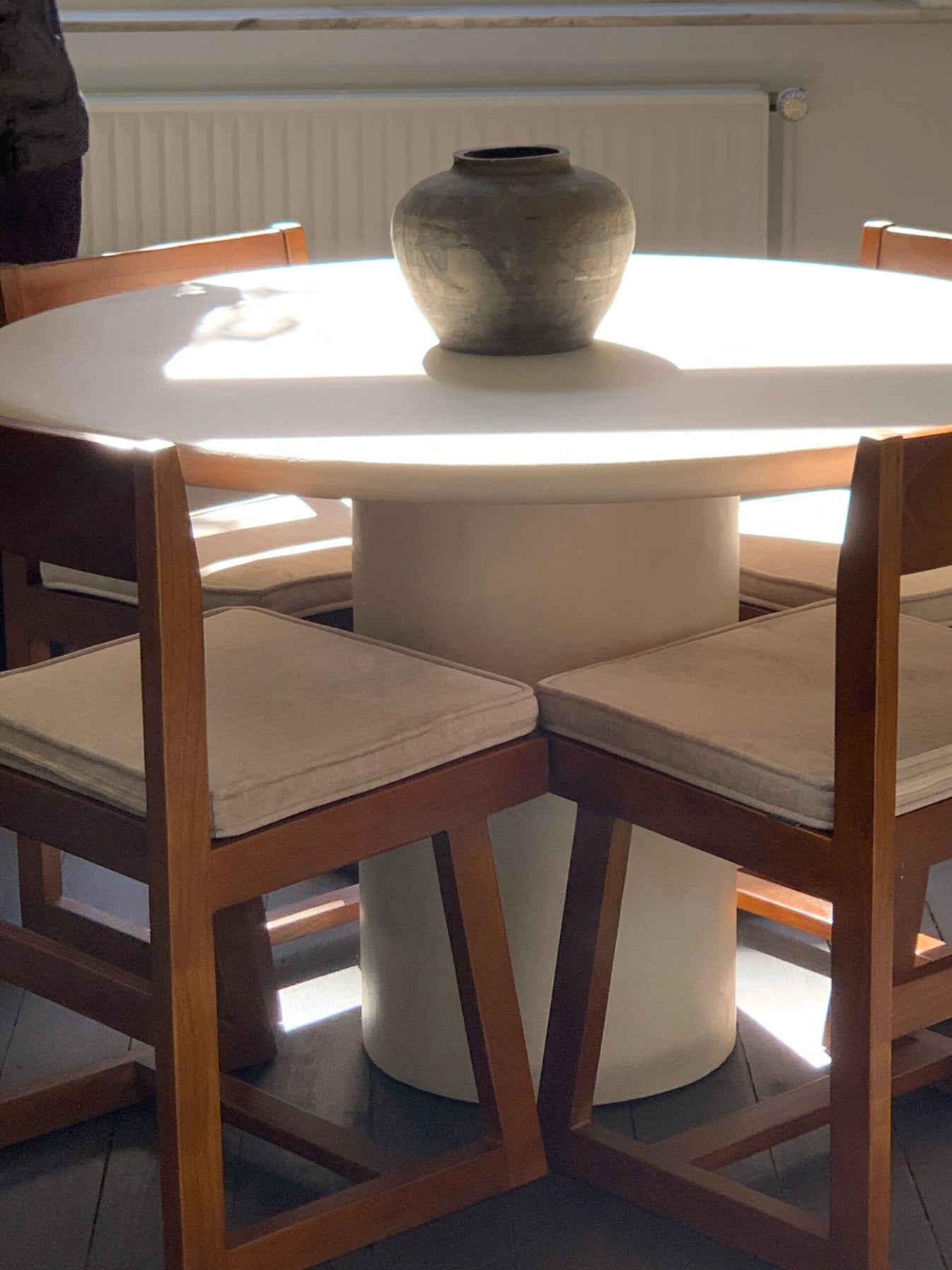 Arata Dining Table – Claude Home