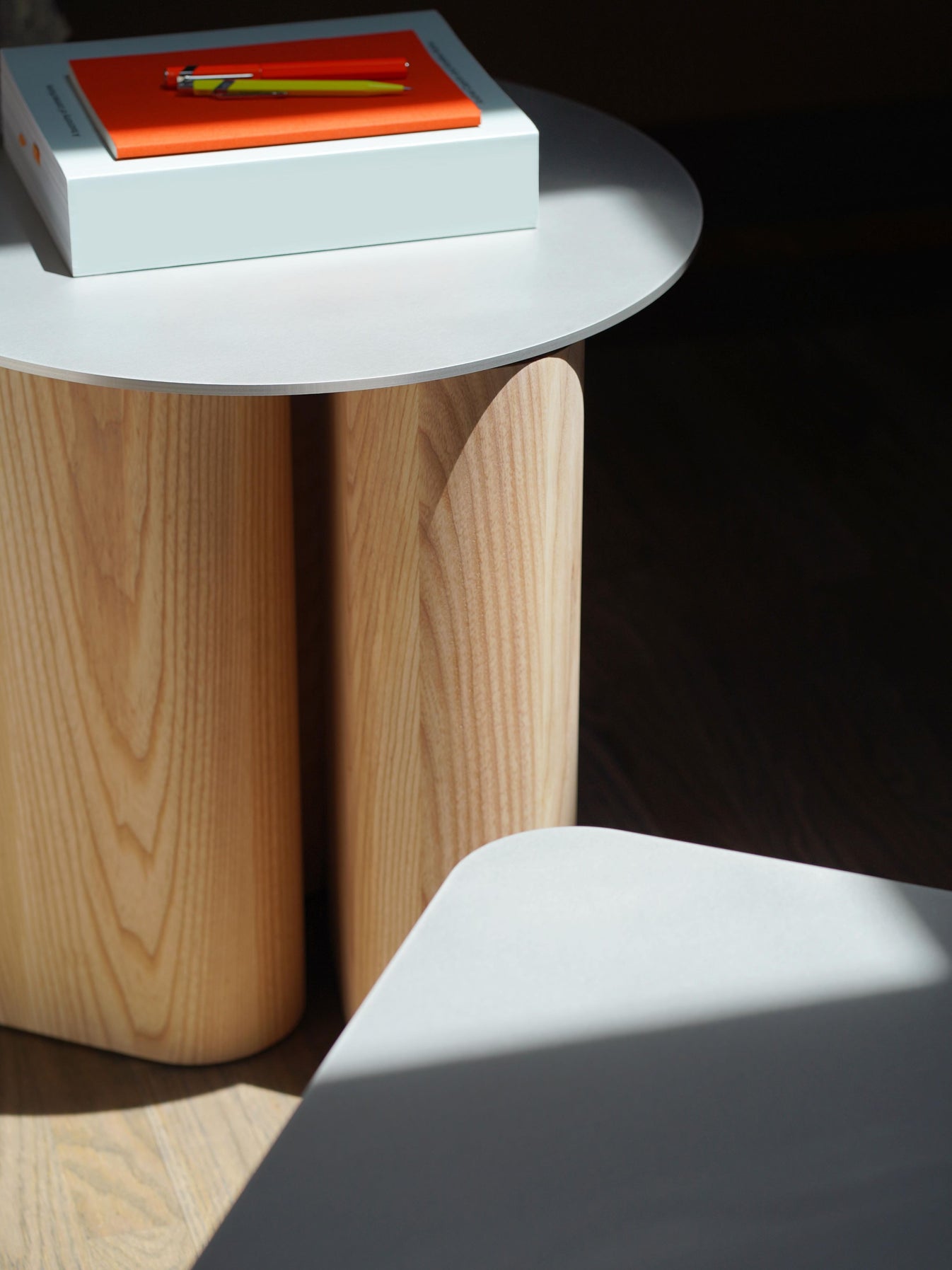 Colossal III Round Side Table, End Tables – Claude Home
