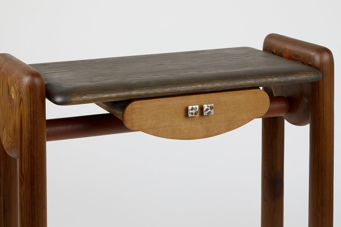 Gigi Console, Consoles – Claude Home