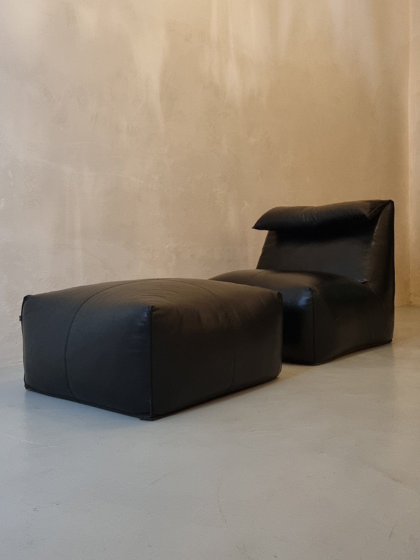 Le Bambole Lounge Chair Set by Mario Bellini, Chairs, Vintage – Claude Home